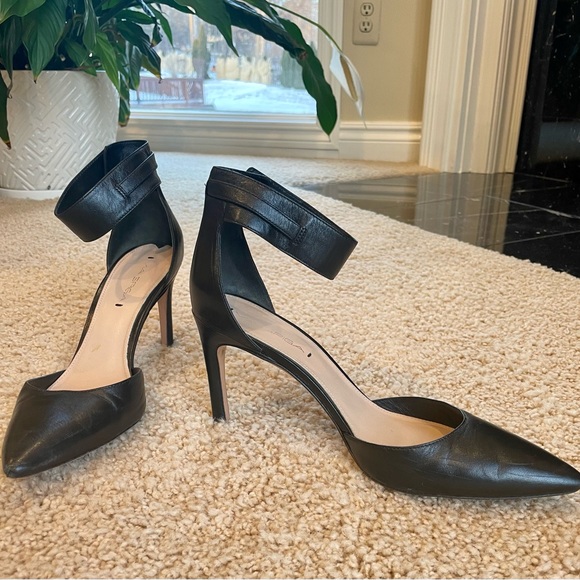 Via Spiga | Shoes | Black Leather Shoes By Via Spiga Heal Is 3 2 Inches Long Size 9 12 M | Poshmark